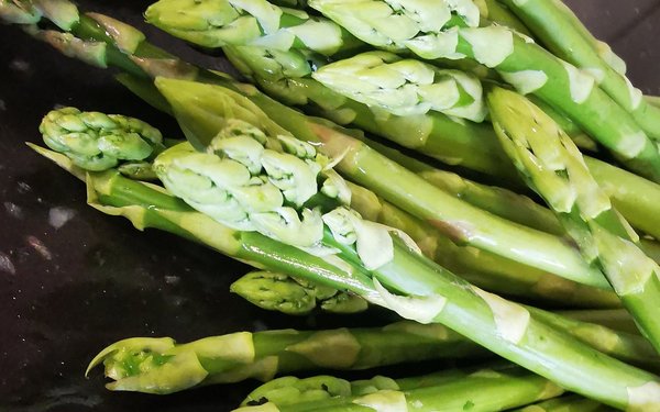 Die Spargelsaison 2024 ist gestartet - bauernzeitung.ch | BauernZeitung