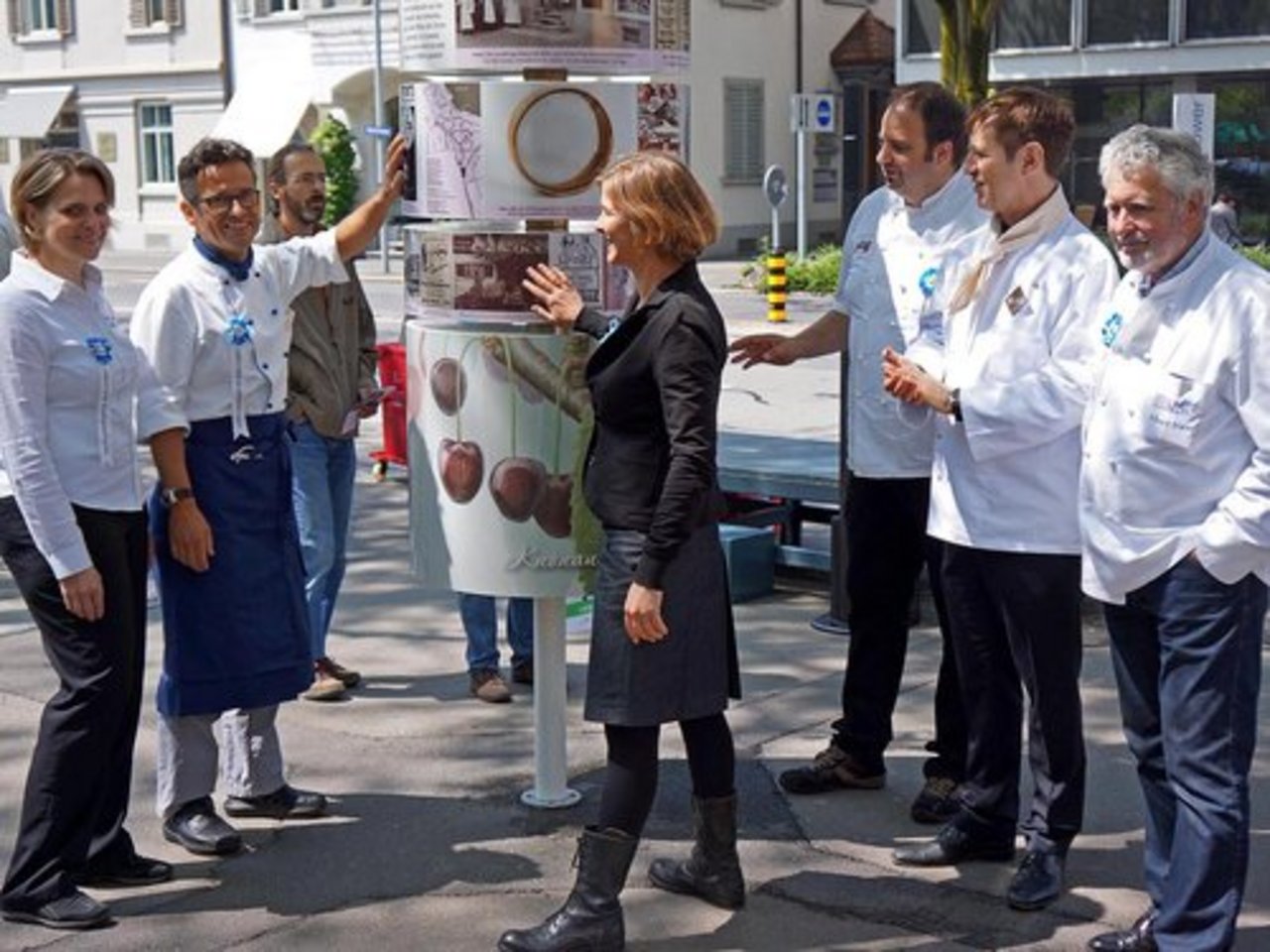 «Zuger Kirschtorten Meile» ist eröffnet - bauernzeitung.ch | BauernZeitung