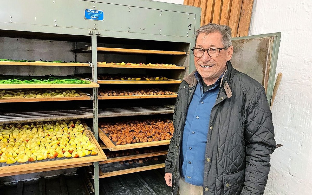Die öffentliche Dörranlage von Peter Hauri läuft auf Hochtouren ...