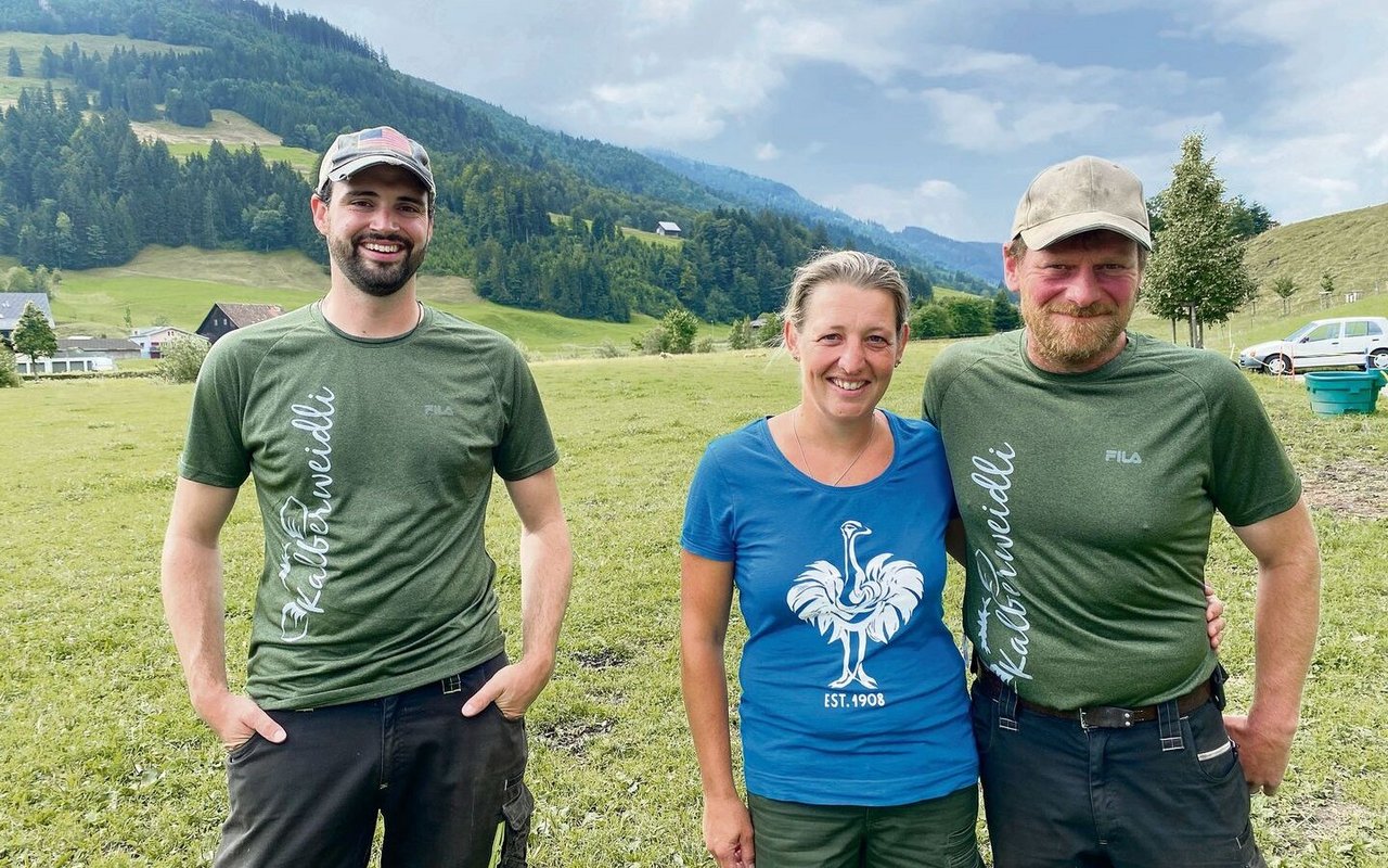 Der Amerikaner Philip Reed dreht Videos über den Schweizer Bauernalltag ...