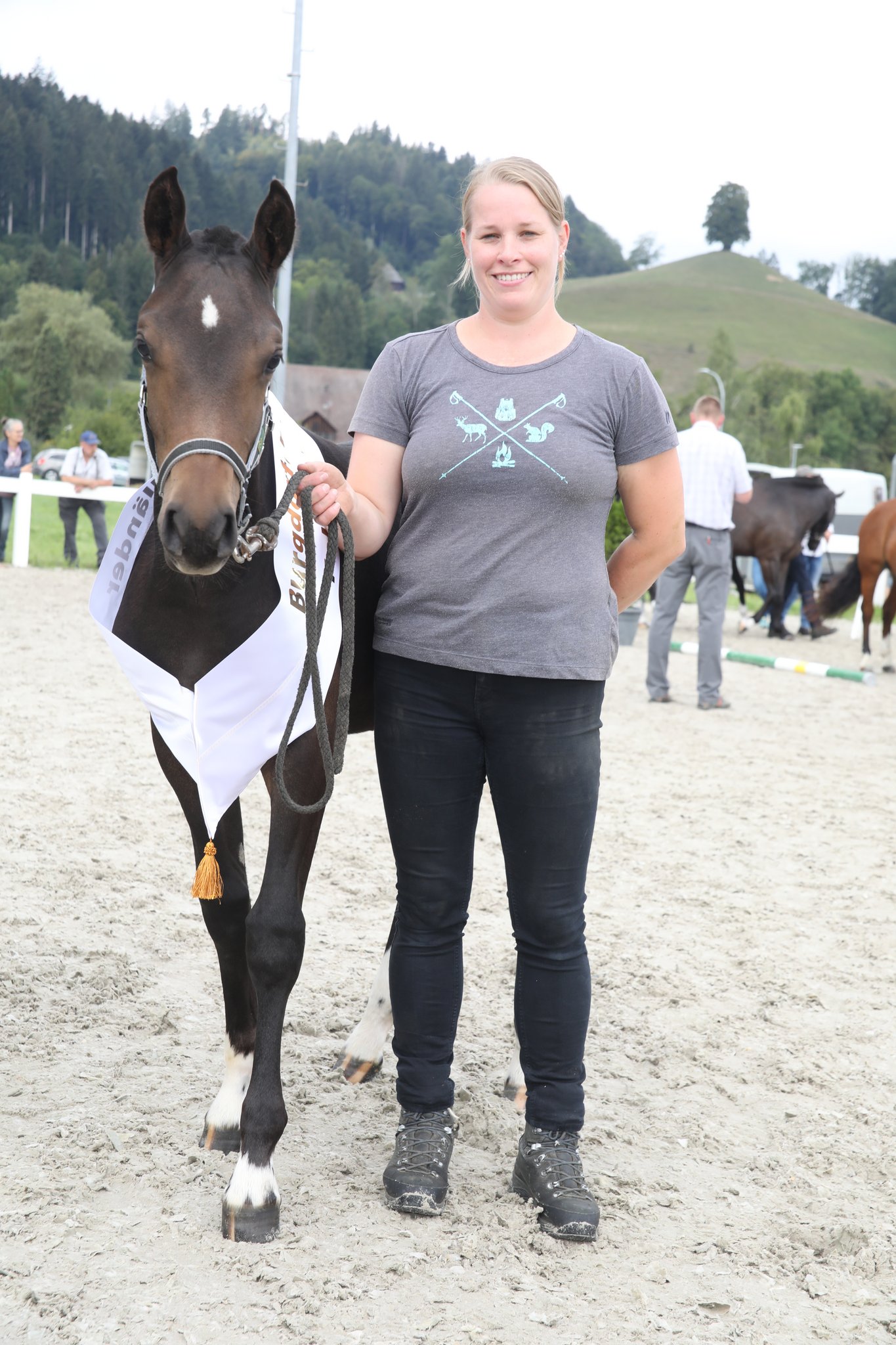 Familie Bernhard siegt mit Hengstfohlen «Edison BR» in Hasle-Rüegsau ...