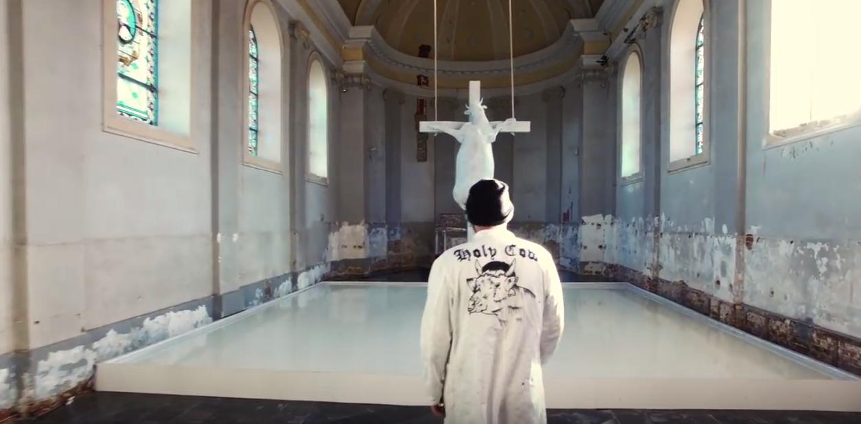 Künstler kreuzigt Kuh - bauernzeitung.ch | BauernZeitung